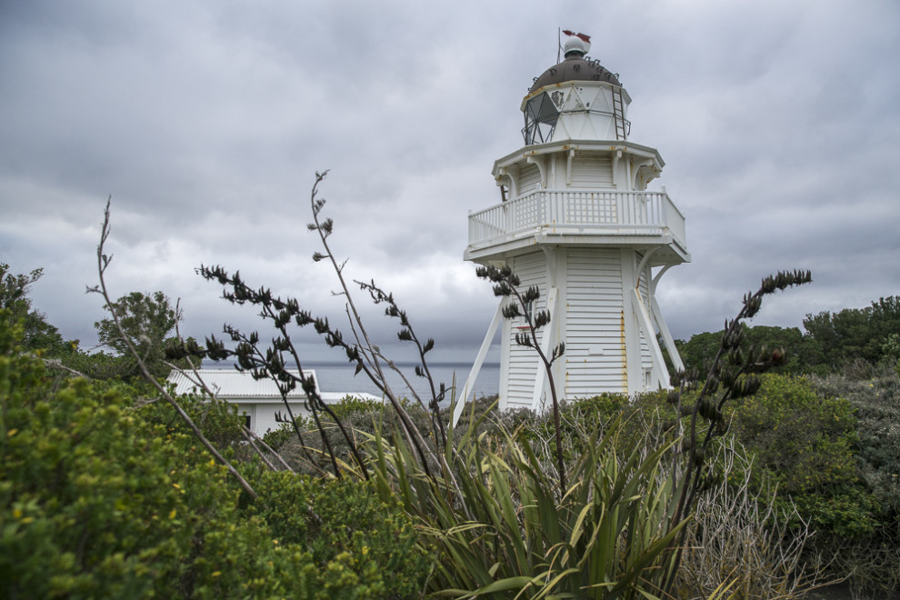 Katiki Lighthouse in Moearaki © PhotoTravelNomads.com ...